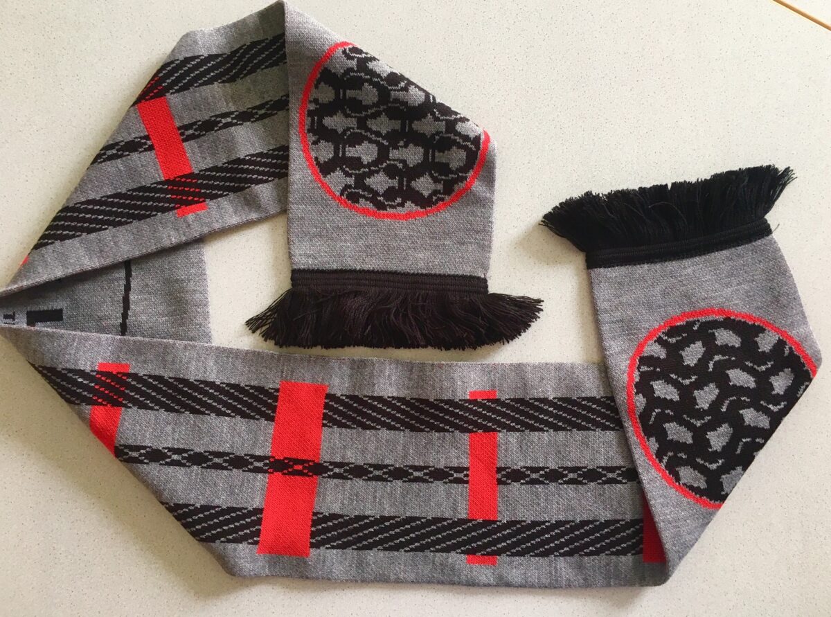 New knitting machine for fan scarves and hats with up to 6 colors ...